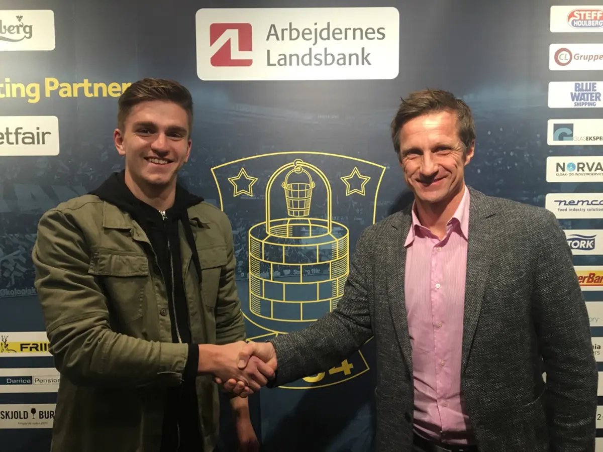 Mikael Uhre i sommerskifte til Brøndby IF
