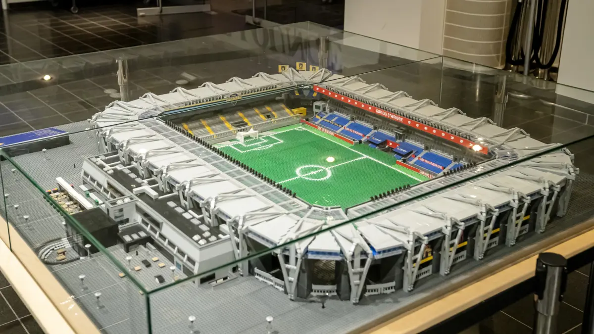 Galleri og longread: Per har bygget Brøndby Stadion i Lego
